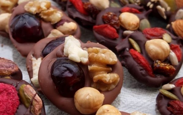 Chocolate Mendiants - Recipe - Foodly - Magazine #1 Food & Gastronomie ...