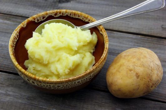 How many pounds of potatoes for 20 people mashed?