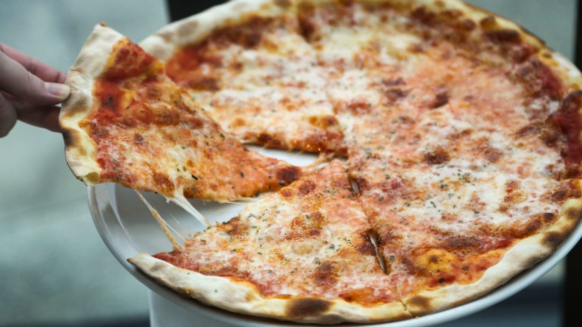 What are the 5 types of crust at Domino's?