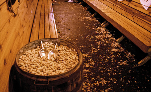 Are you allowed to throw peanut shells on the floor at Texas Roadhouse?