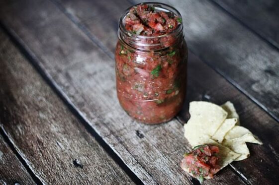 Can spicy food burn a hole in your stomach?