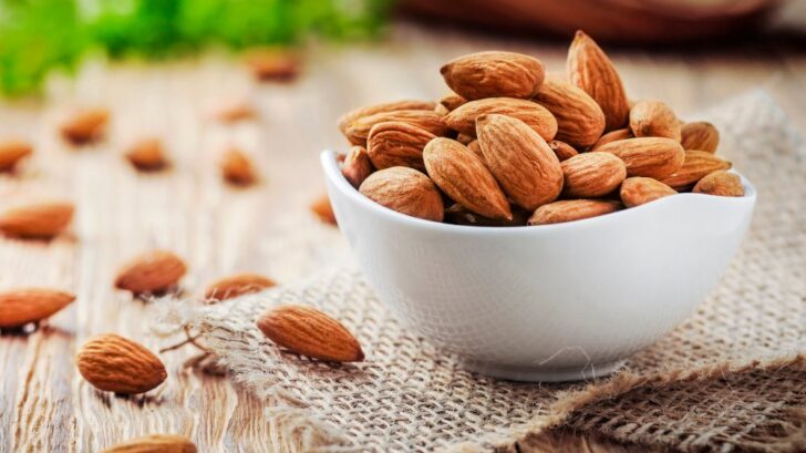 Can we eat 10 almonds a day?