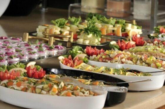 How Can I Feed A Large Crowd For Cheap how-can-i-feed-a-large-crowd-for-cheap