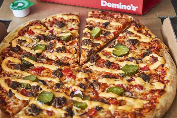 How many slices are in a medium Domino's pizza?