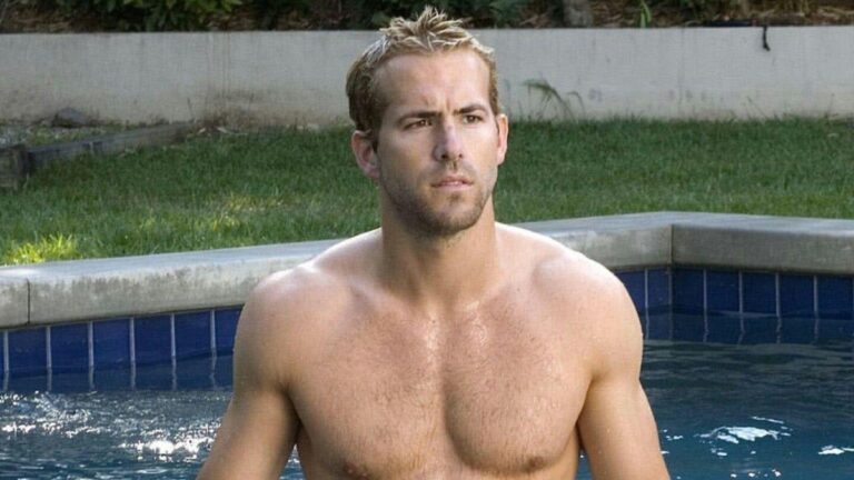How much does Ryan Reynolds workout?