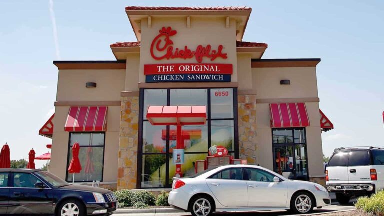 How much does a Chick-fil-A owner make?