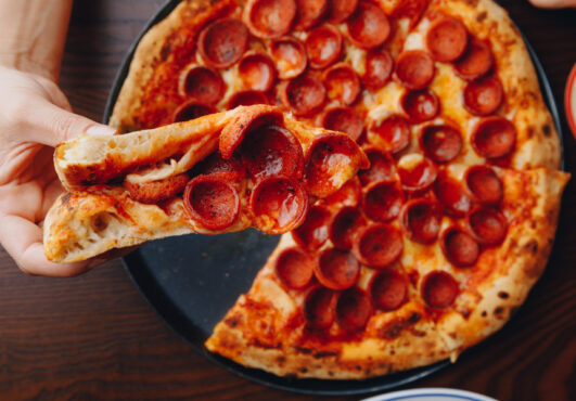 Is it better to eat pizza hot or cold?