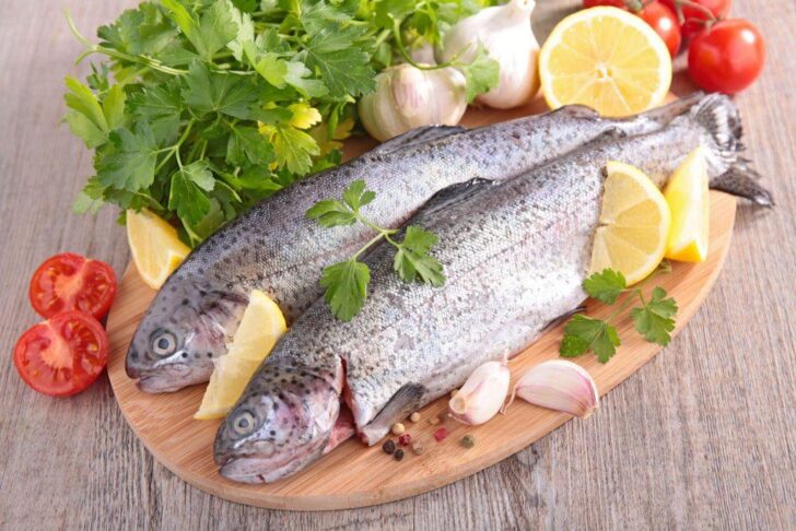 Is it healthy to eat skin of fish?