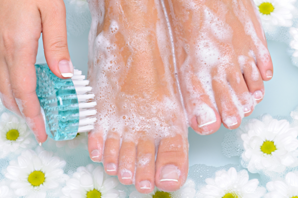 Should you wash between your toes?