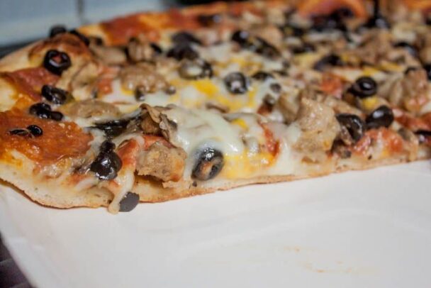 What is on a cowboy pizza from Papa Murphy's?