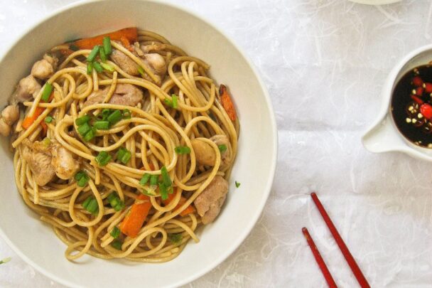 What's the difference between Chinese noodles and spaghetti?